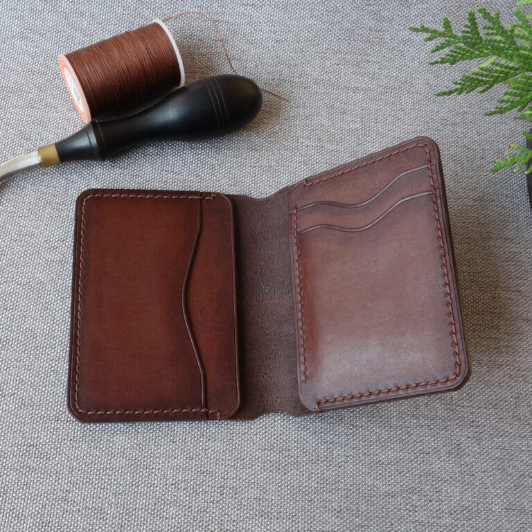 Handmade minimalist bifold card Wallet brown leather - Leoni straps